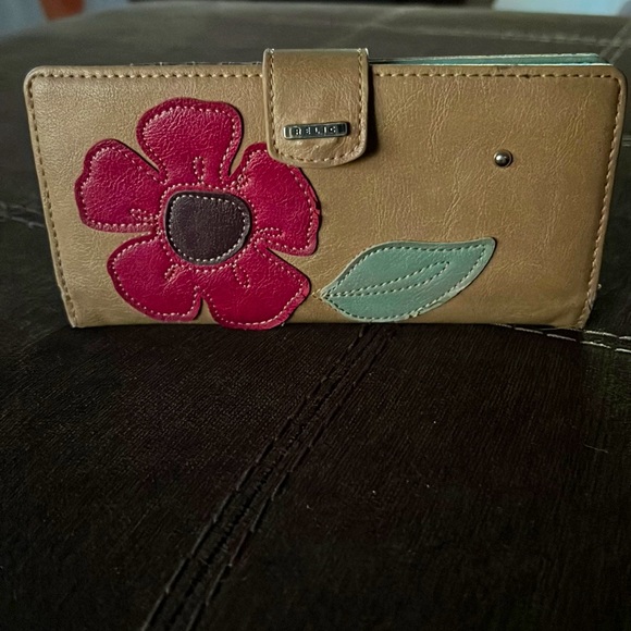 Relic | Bags | Relic Wallet Final Price | Poshmark